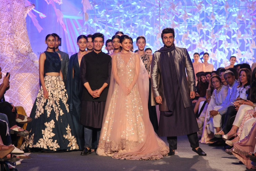 The Czar Of Classy Indian Wear: Is Manish Malhotra's New LFW Collection ...
