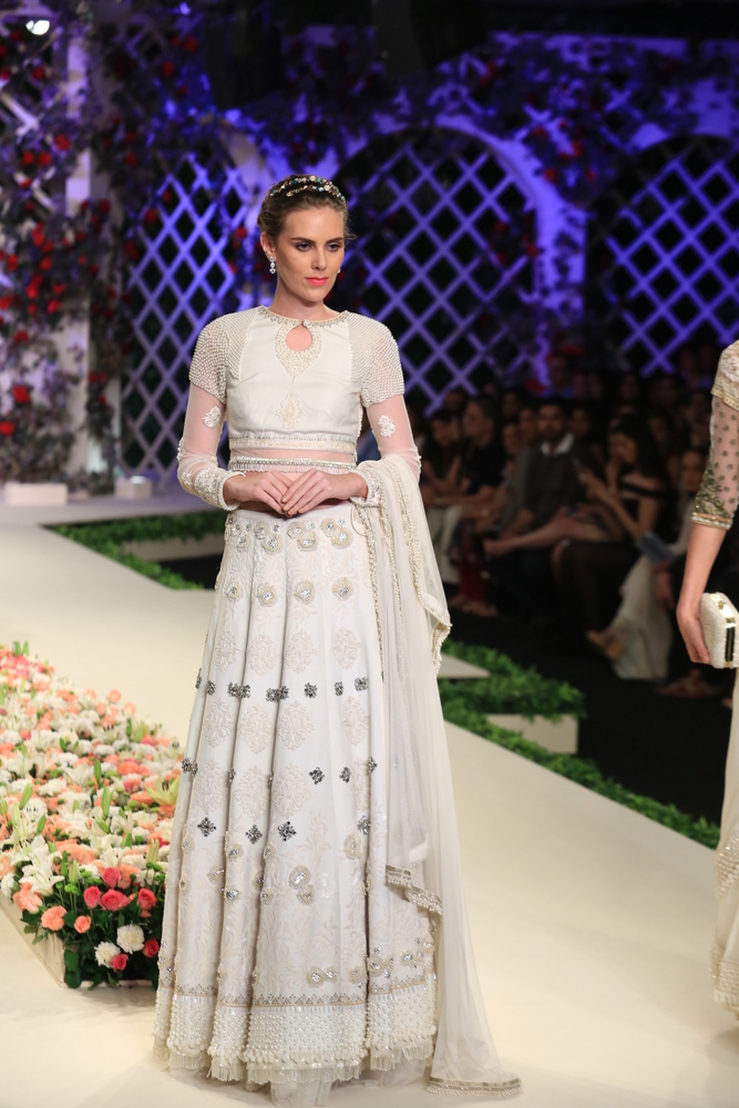 Varun Bahl at India Couture Week 2016: Flower Powerful! | WedMeGood