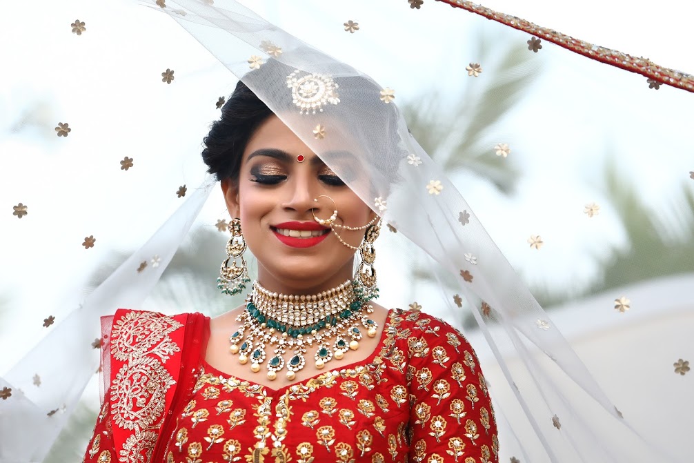 This Bride Wore A Mehendi Lehenga Made Of Real Flowers + A Bridal one ...