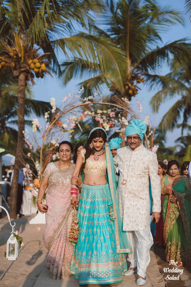 Vibrant Goa Wedding With Majestic Sunset Views During The Pheras ...