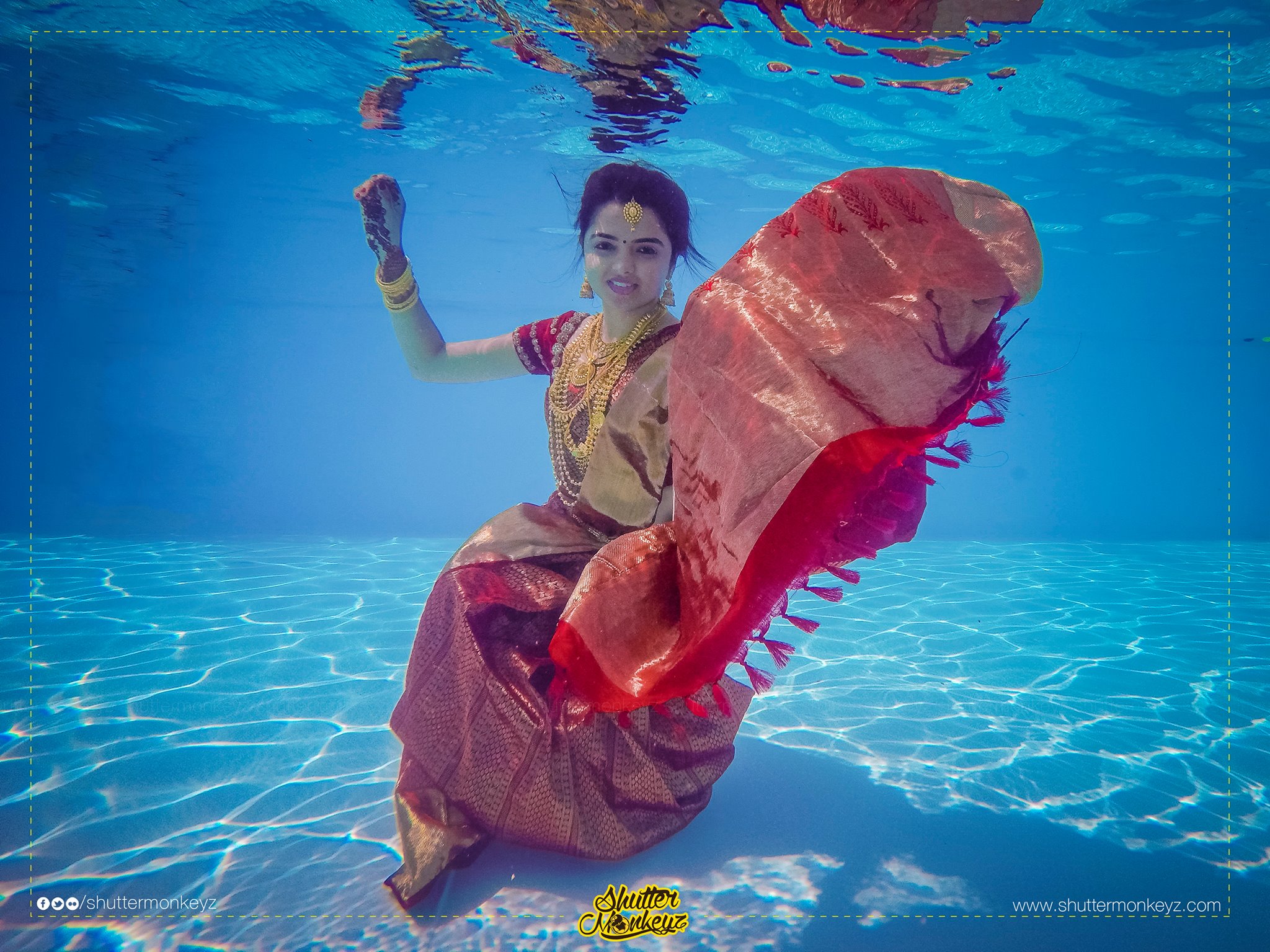 #Trending: Brides Are Jumping Into Pools Wearing Saris! | WedMeGood