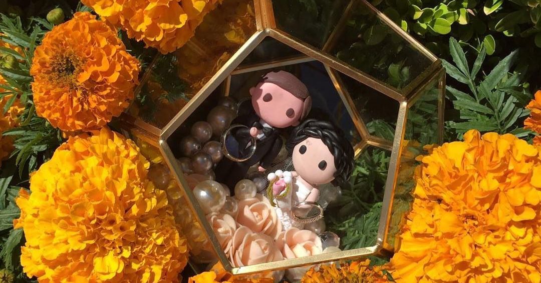 10 Cute and Unique Ring Tray Ideas For Your Engagement! | WedMeGood