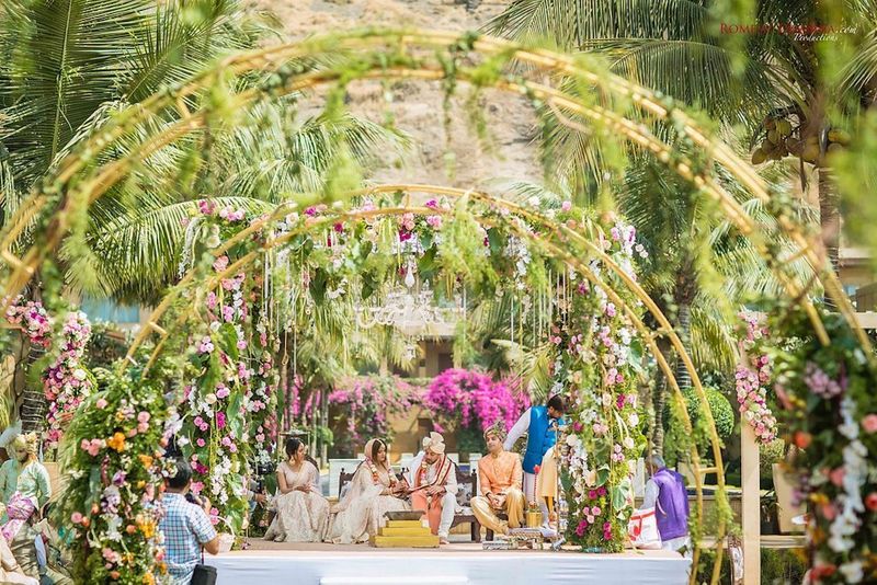 The Coolest Ideas We Spotted For An Open Mandap | WedMeGood